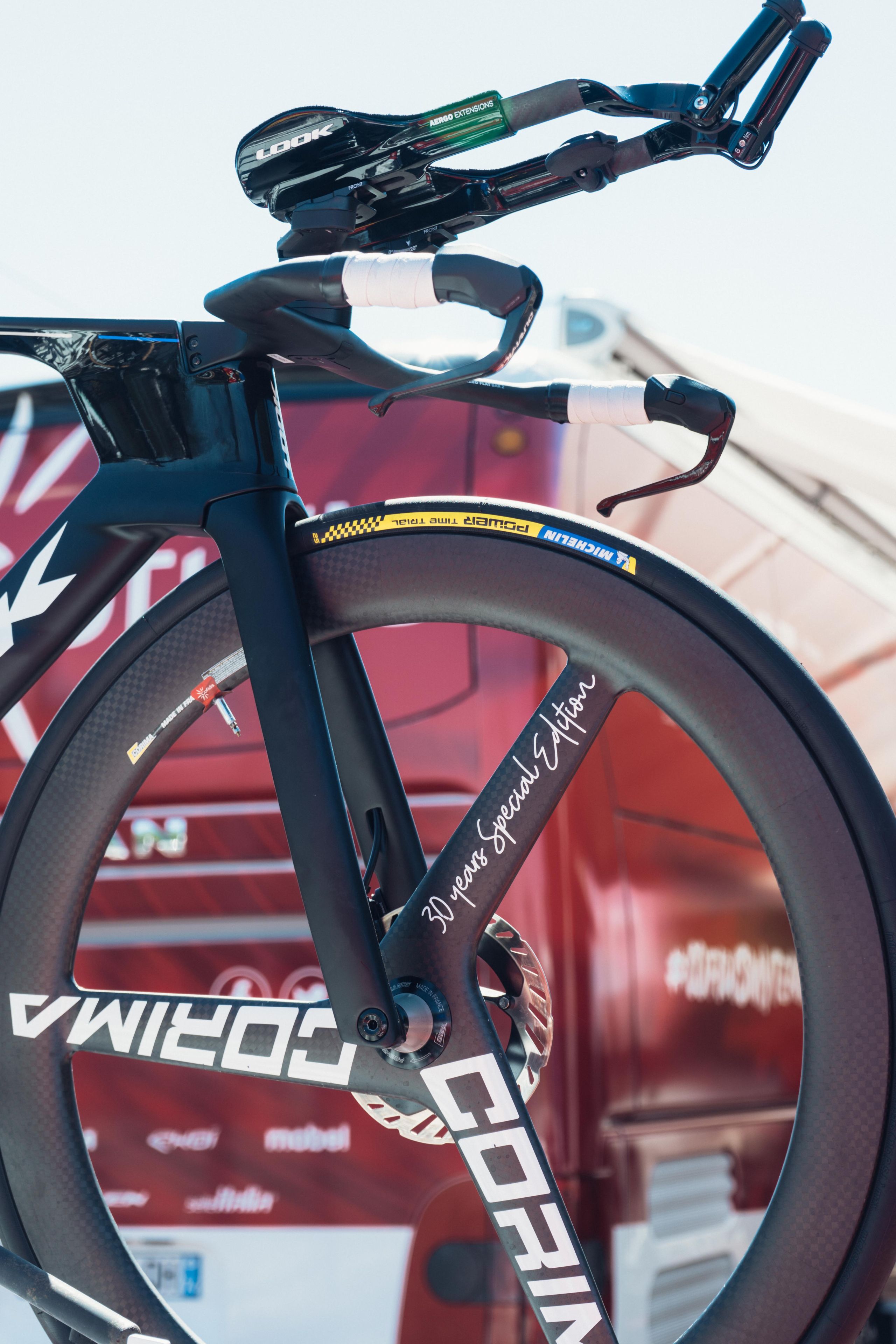 Vuelta a España time trial tech gallery - Aero bar technology leaps to ...