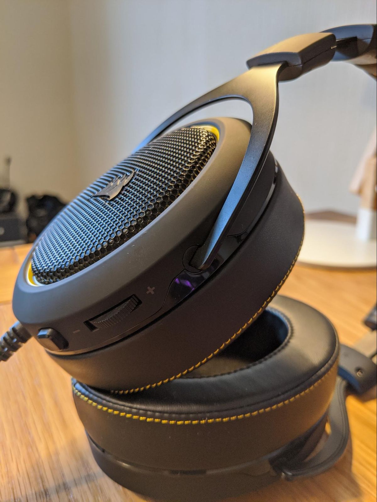 Corsair HS60 Pro Surround Gaming Headset Review: Mid-Priced Master ...