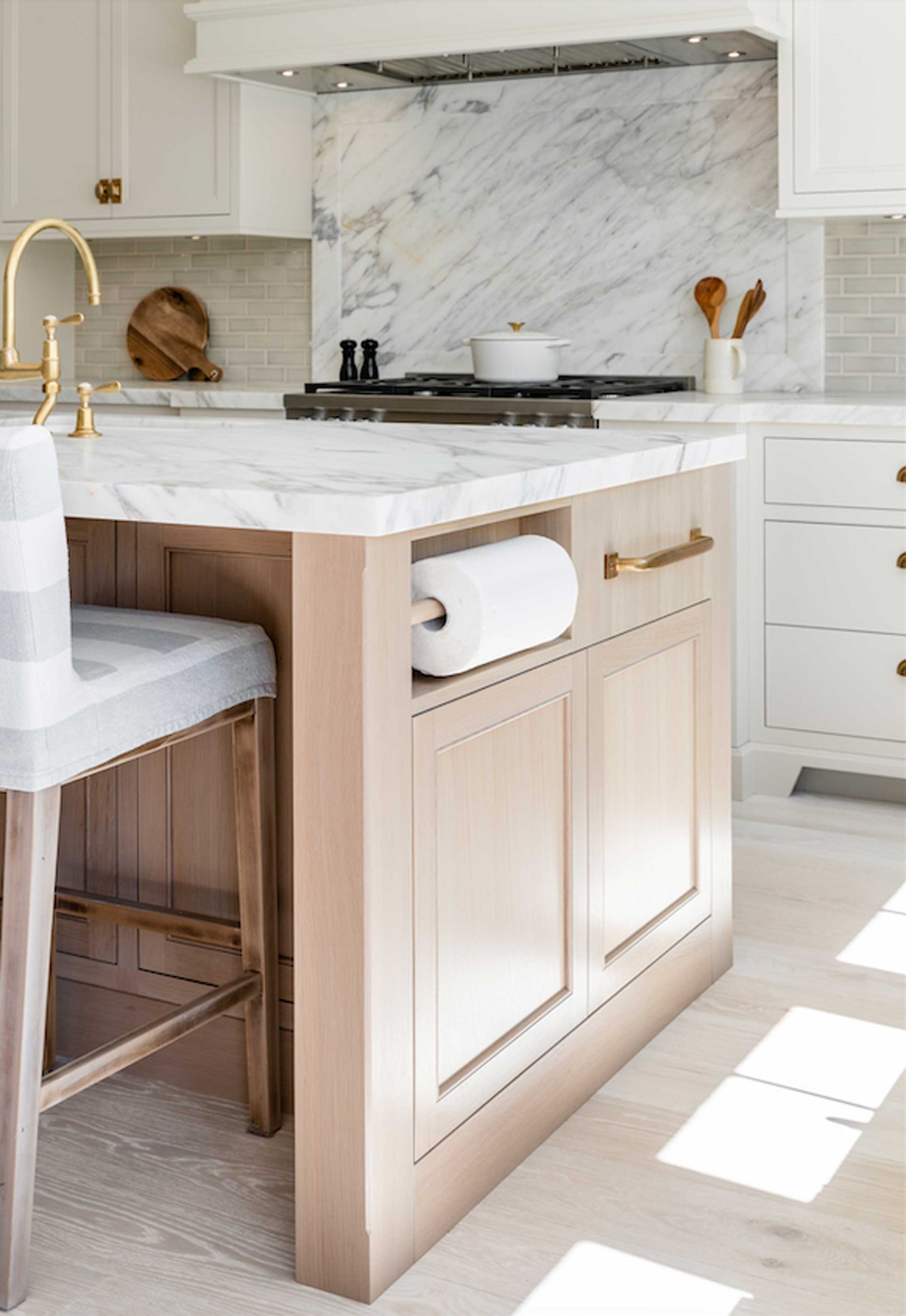 5 genius 'extras' to include on your kitchen island | Livingetc