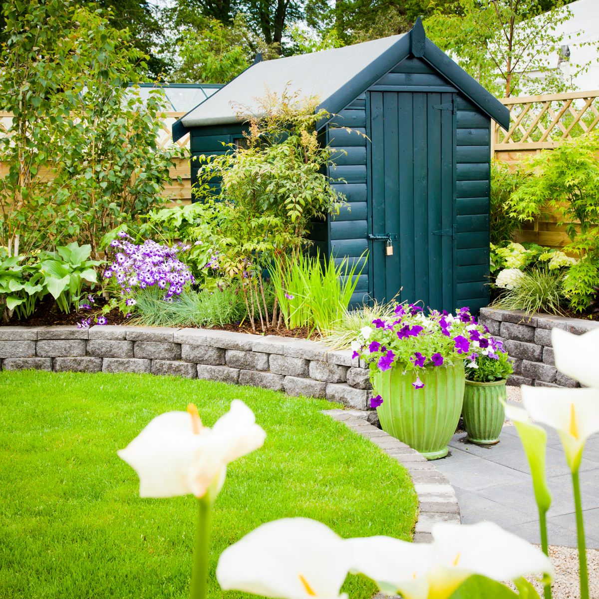 How To Make A Small Garden Look Bigger: Expert Tips | Gardening Know How