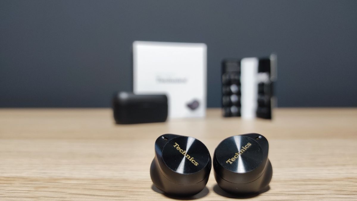Recensione Technics AZ80 | TechRadar