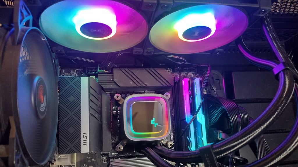 DeepCool LS520 Review: Compact Size, Big Bite | Tom's Hardware