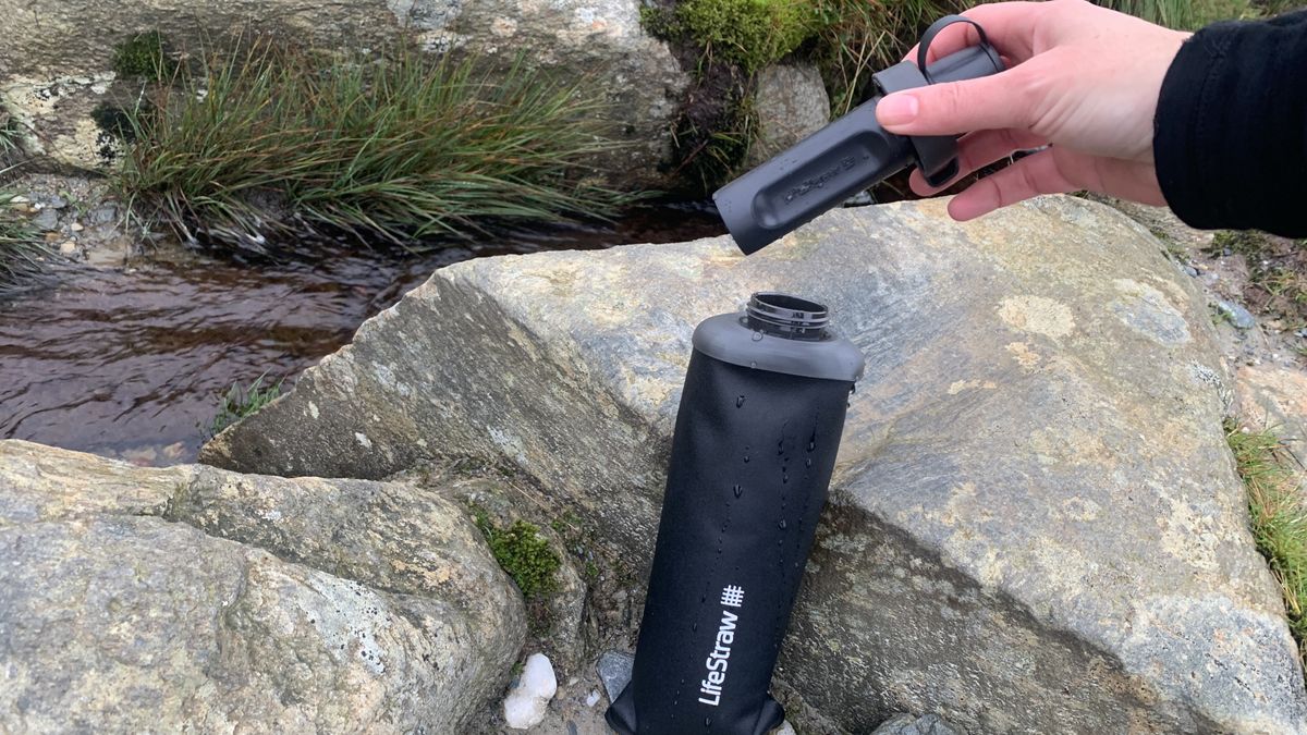 Lifestraw Peak Series Collapsible Squeeze 1L Water Bottle with Filter ...