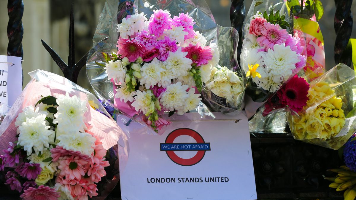 Muslim women gather on Westminster Bridge to remember victims | Marie ...