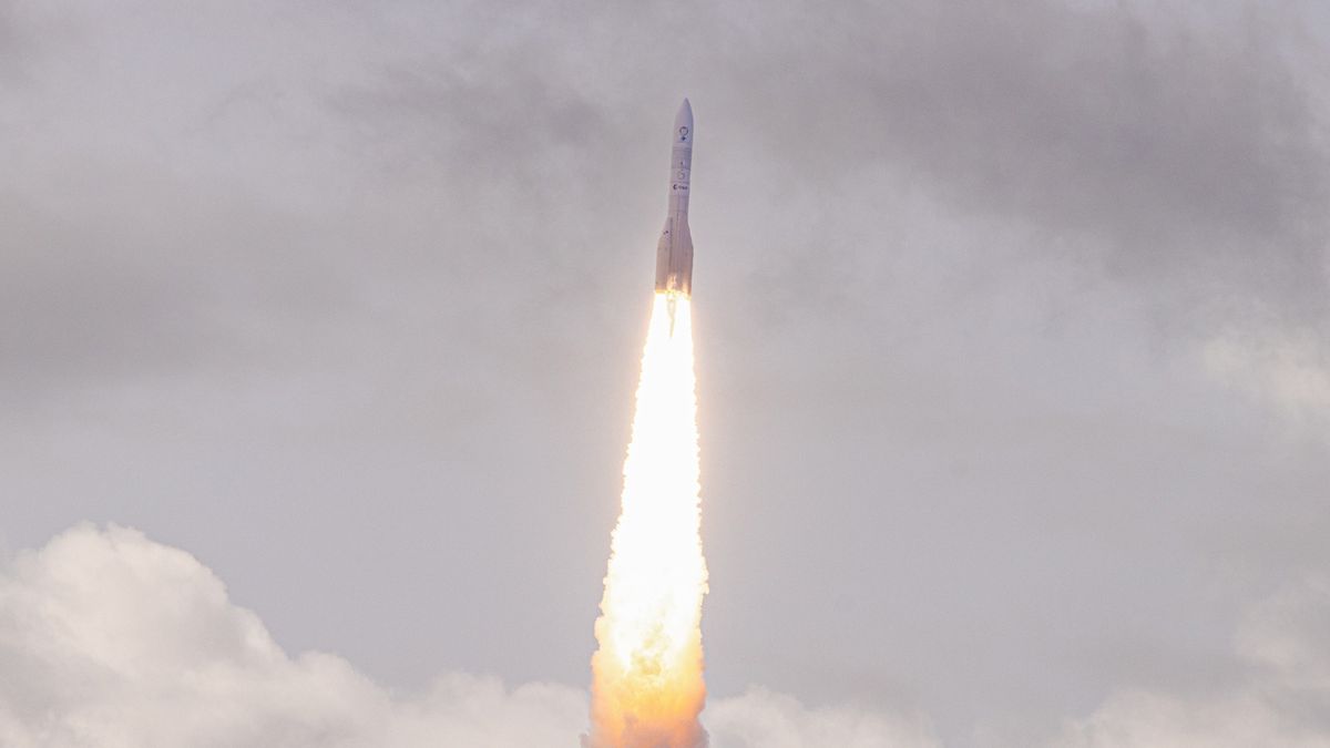 Europe's new Ariane 6 rocket launches on long-awaited debut mission (video) | Space