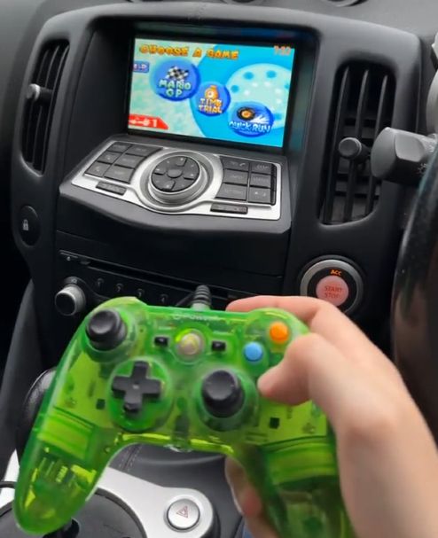 Raspberry Pi Dashboard Rig Adds Retro Gaming to Car | Tom's Hardware