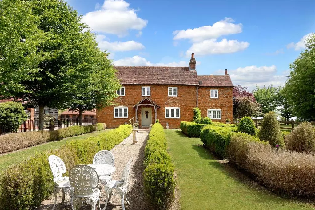 19 charming homes for sale, from picture-perfect cottages to beachside ...