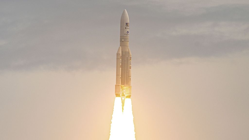 Relive launch of Europe's JUICE Jupiter mission in stunning photos | Space