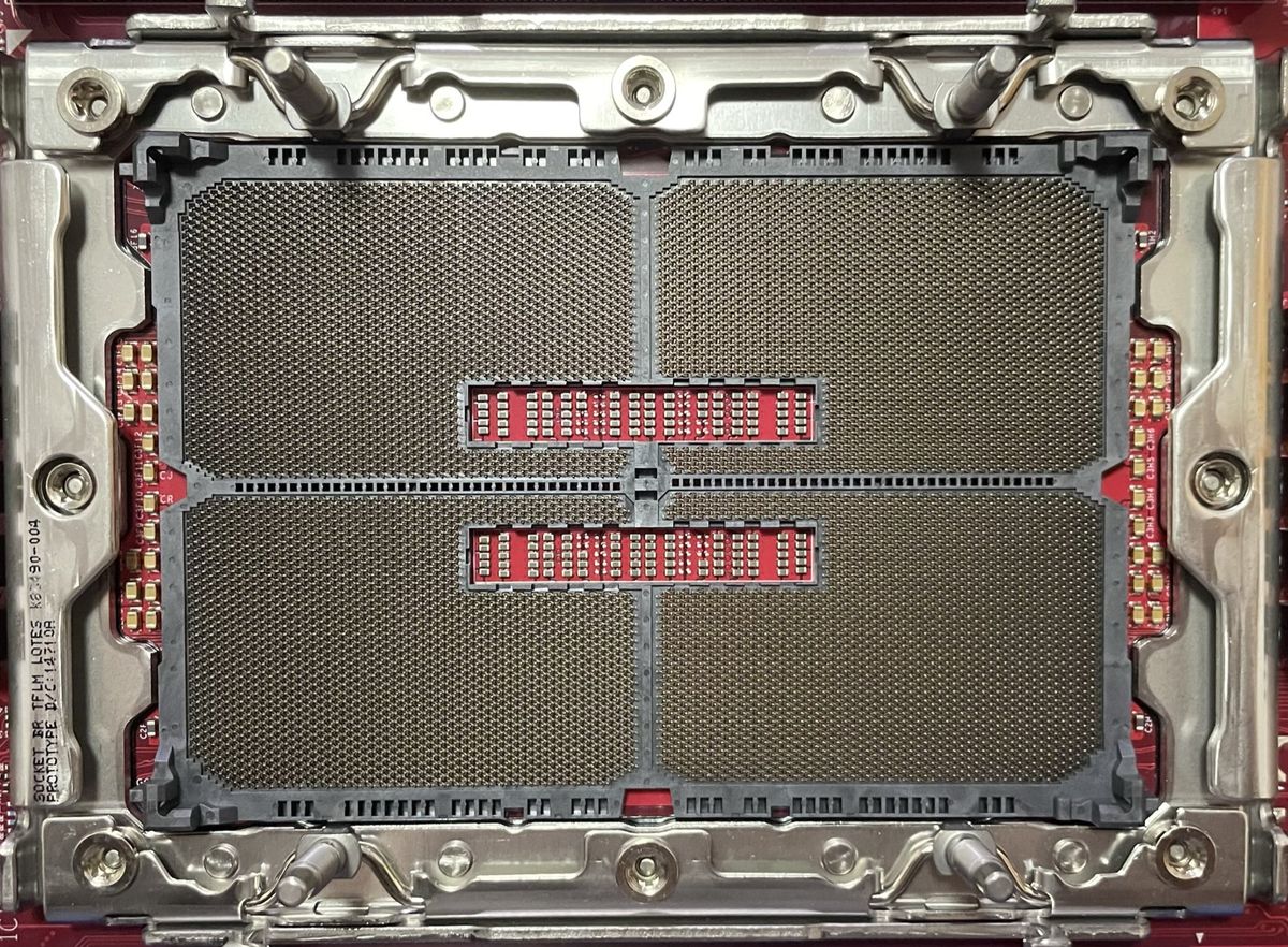 Intel's 6th Generation Xeon Scalable 'Granite Rapids' Poses for the ...