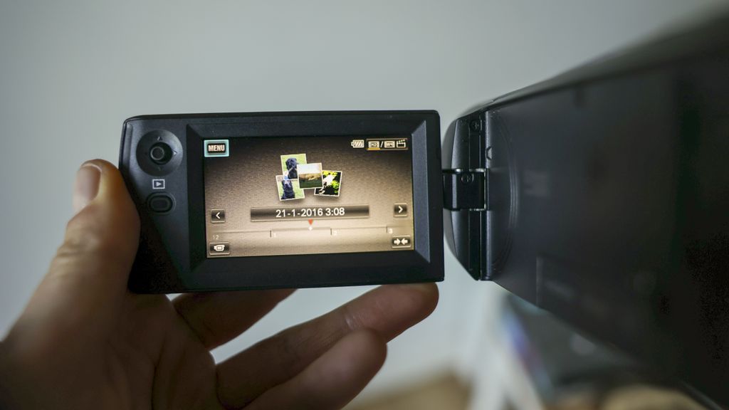 Sony HDR-CX405 Handycam review: a cheap, compact HD camcorder | Digital ...
