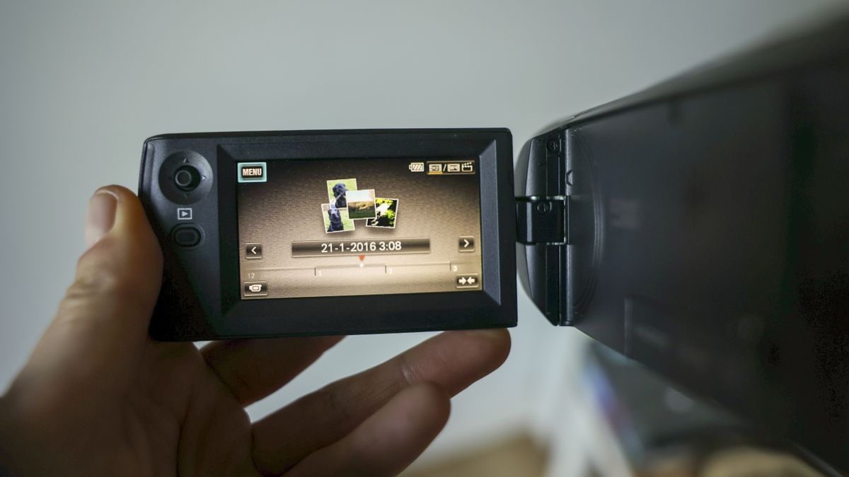 Sony HDR-CX405 Handycam review: a cheap, compact HD camcorder | Digital ...