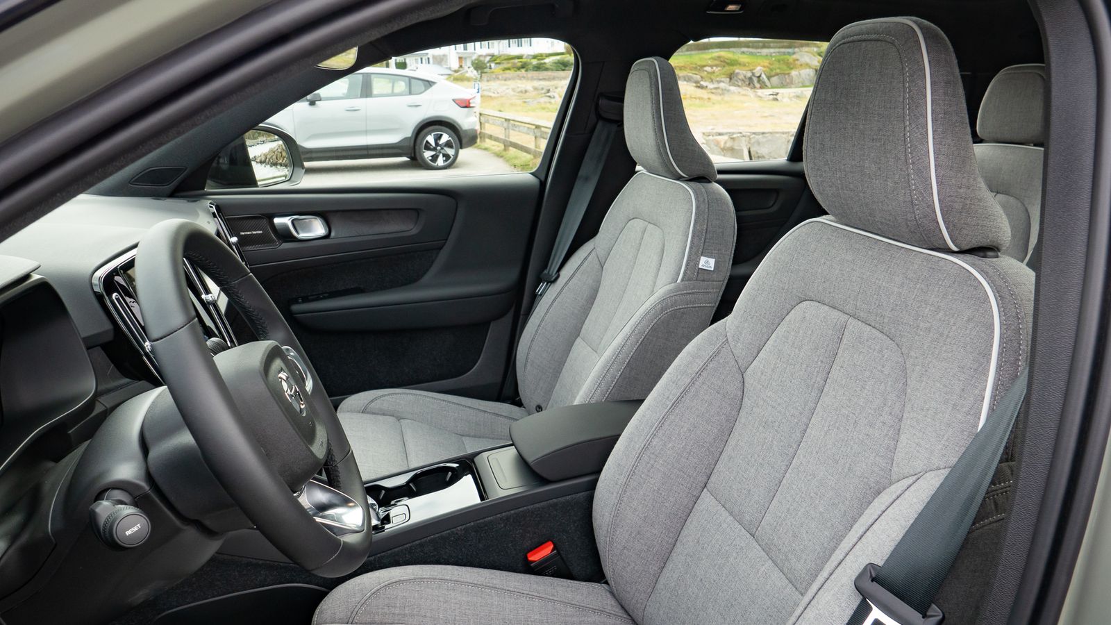Volvo XC40 Recharge (2024) first drive: more range, more power, same ...