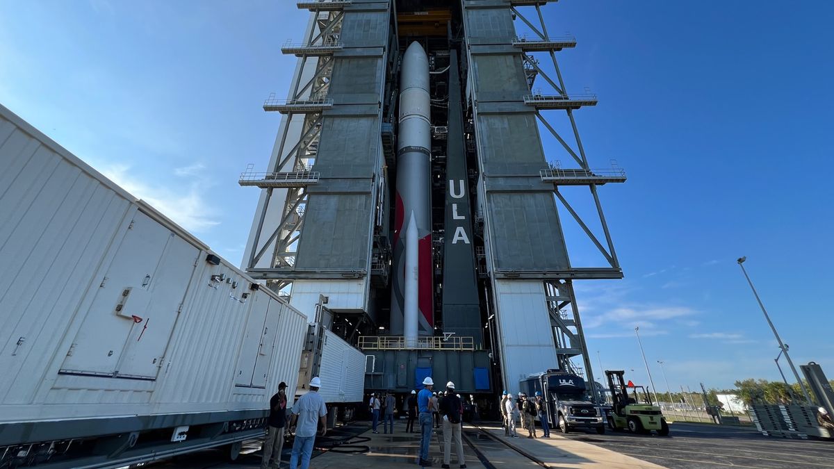 ULA rolls Vulcan Centaur rocket to pad ahead of 2nd-ever launch (photos ...