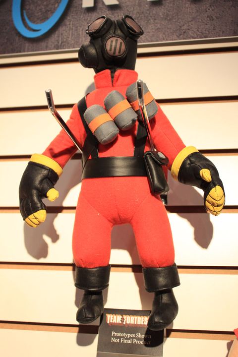 NECA shows off new Valve figures and replica Portal gun at Toy Fair ...