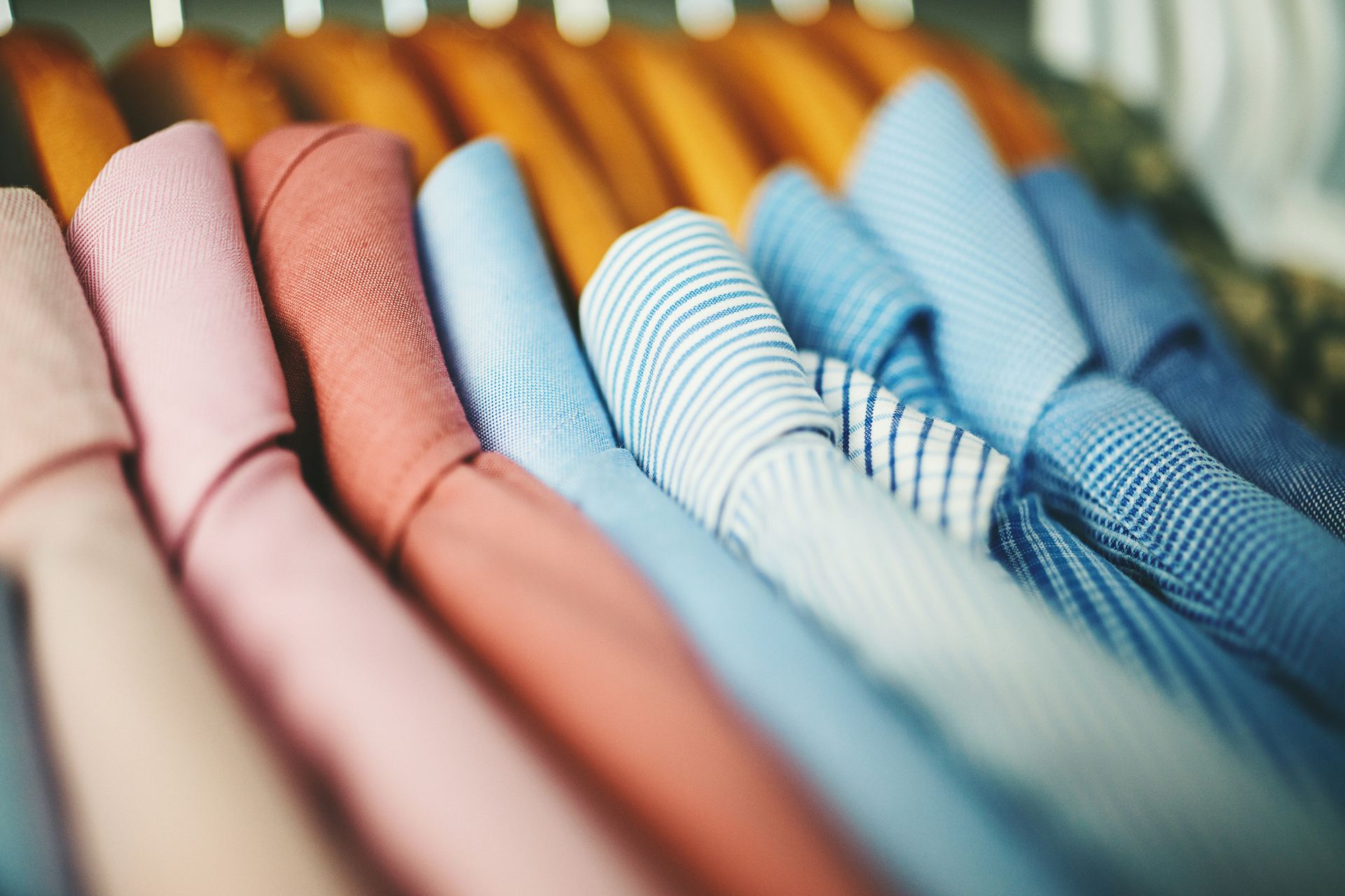 Organizing a small closet: 10 ways to keep clothing neat in a compact ...