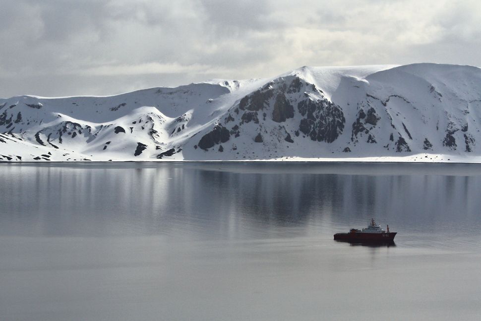 Deceptive and Dangerous: A Gallery of An Antarctic Volcano | Live Science