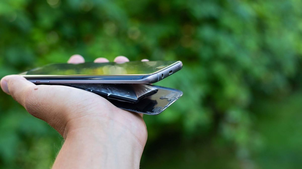 What to Do If Your Smartphone’s Battery Is Swollen | Tom's Guide