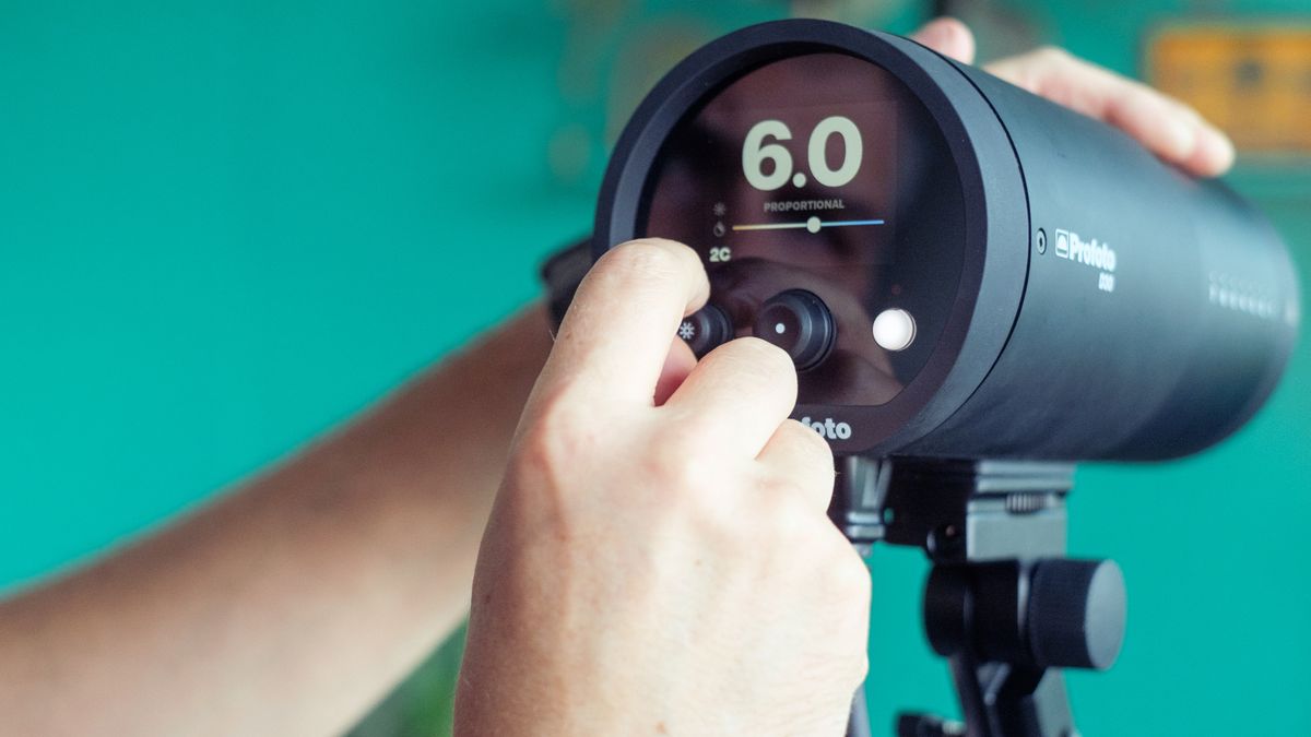 Profoto D30 combines high power and blistering speed into the only ...