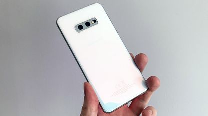 Samsung Galaxy S10e review: Samsung's pocket superstar impresses in ...