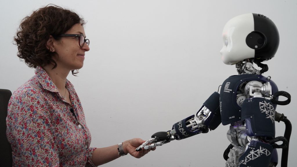 Human-like robot tricks people into thinking it has a mind of its own ...