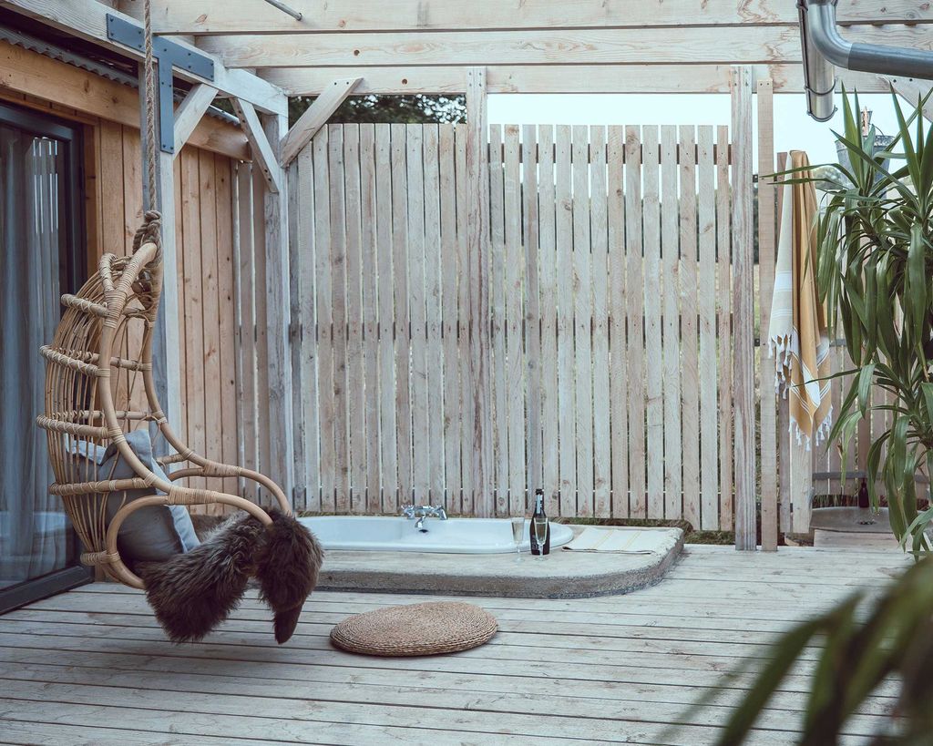 Outdoor bathtub ideas: 11 stylish designs for a relaxing soak out in ...