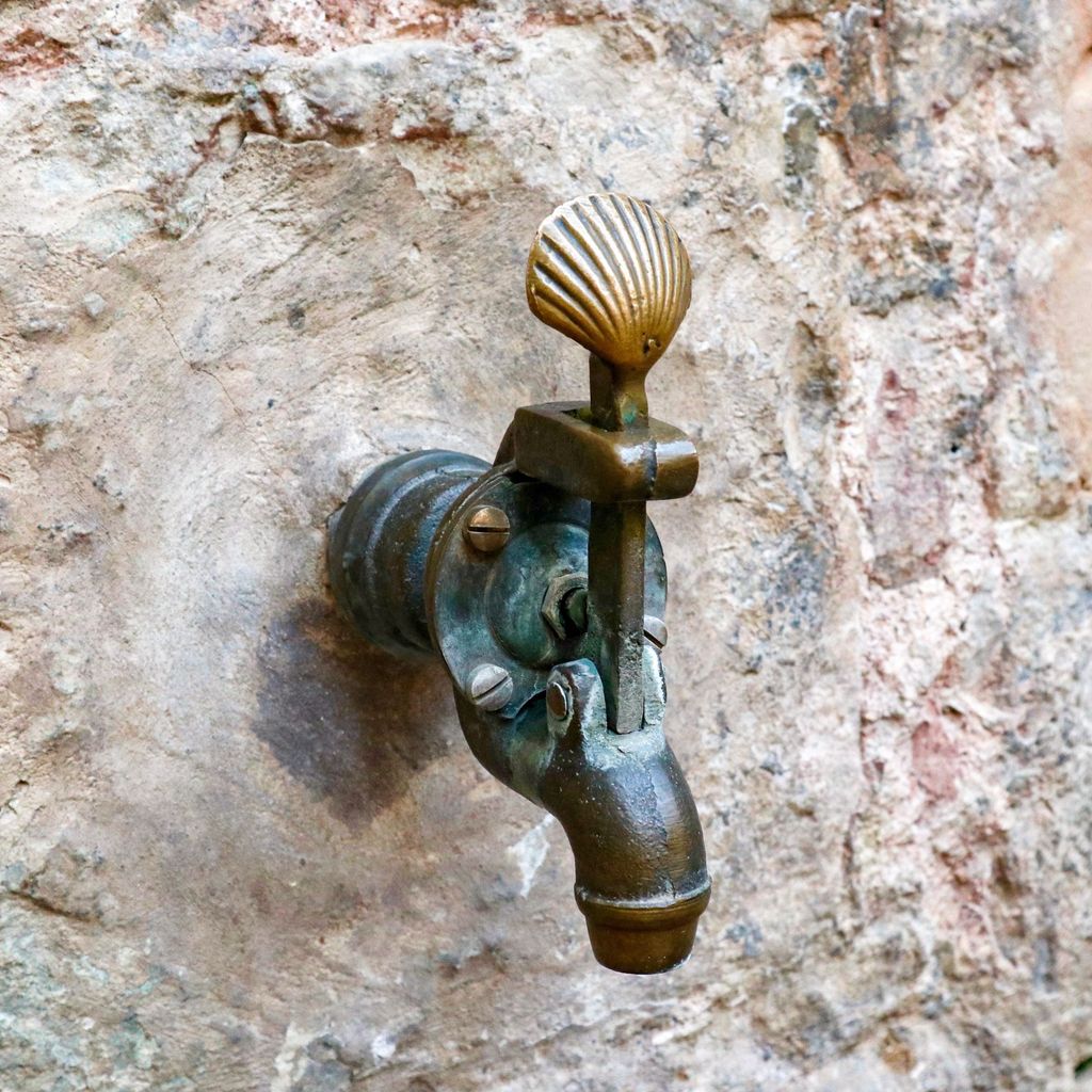 How to make a rain pot to replace an unattractive water butt | Ideal Home