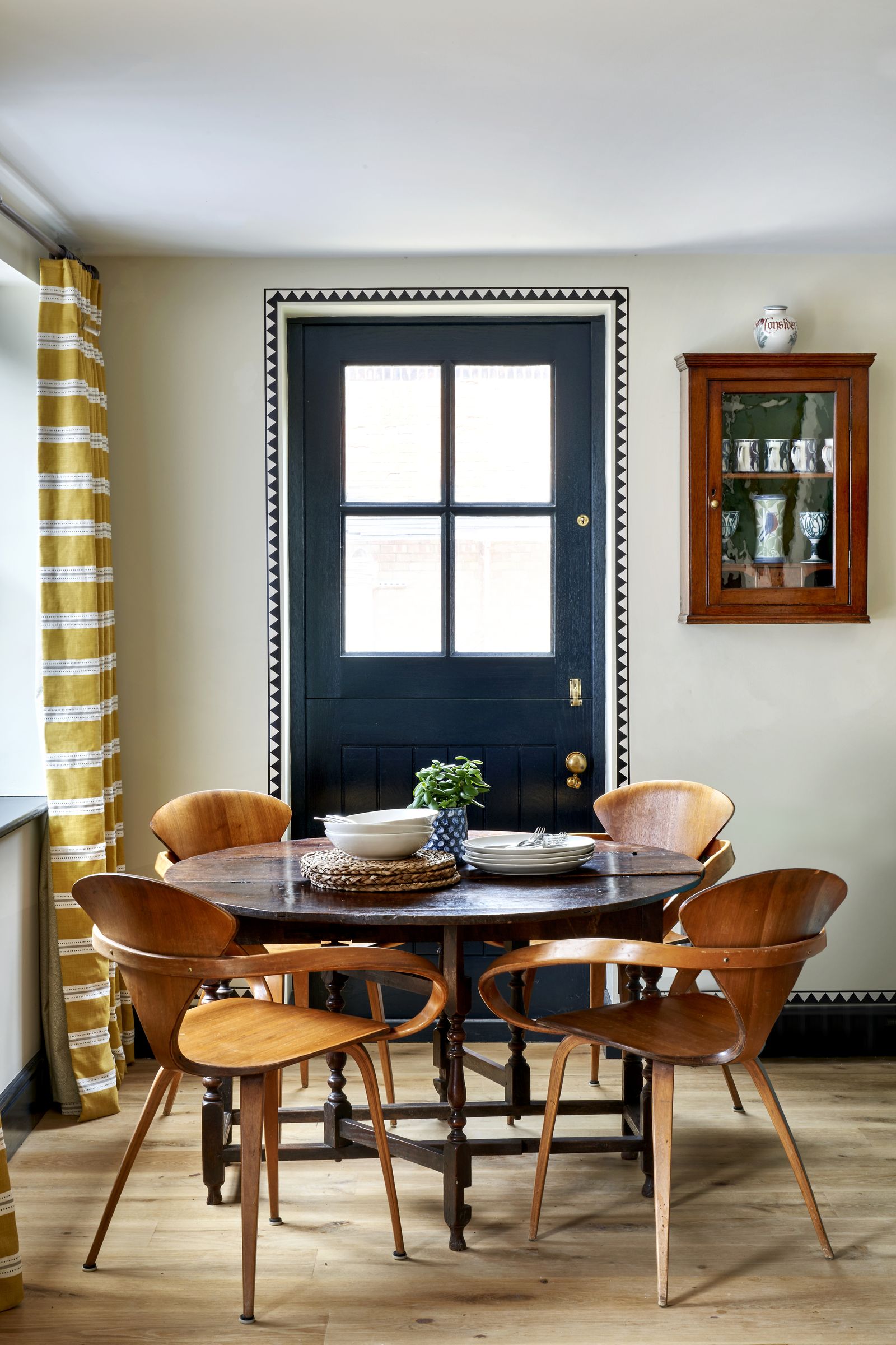 Are wallpaper borders really making a comeback? | Livingetc