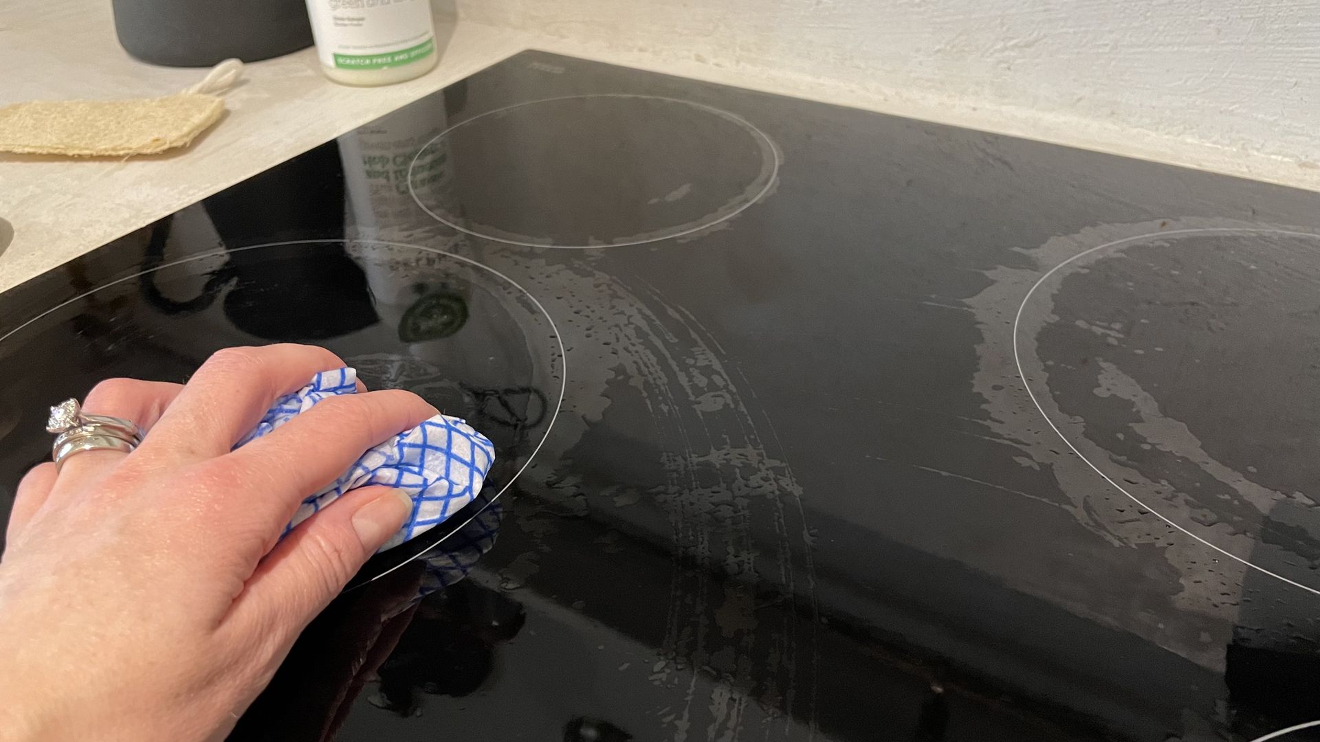 How to clean an induction hob professionally in 5 easy steps | Woman & Home