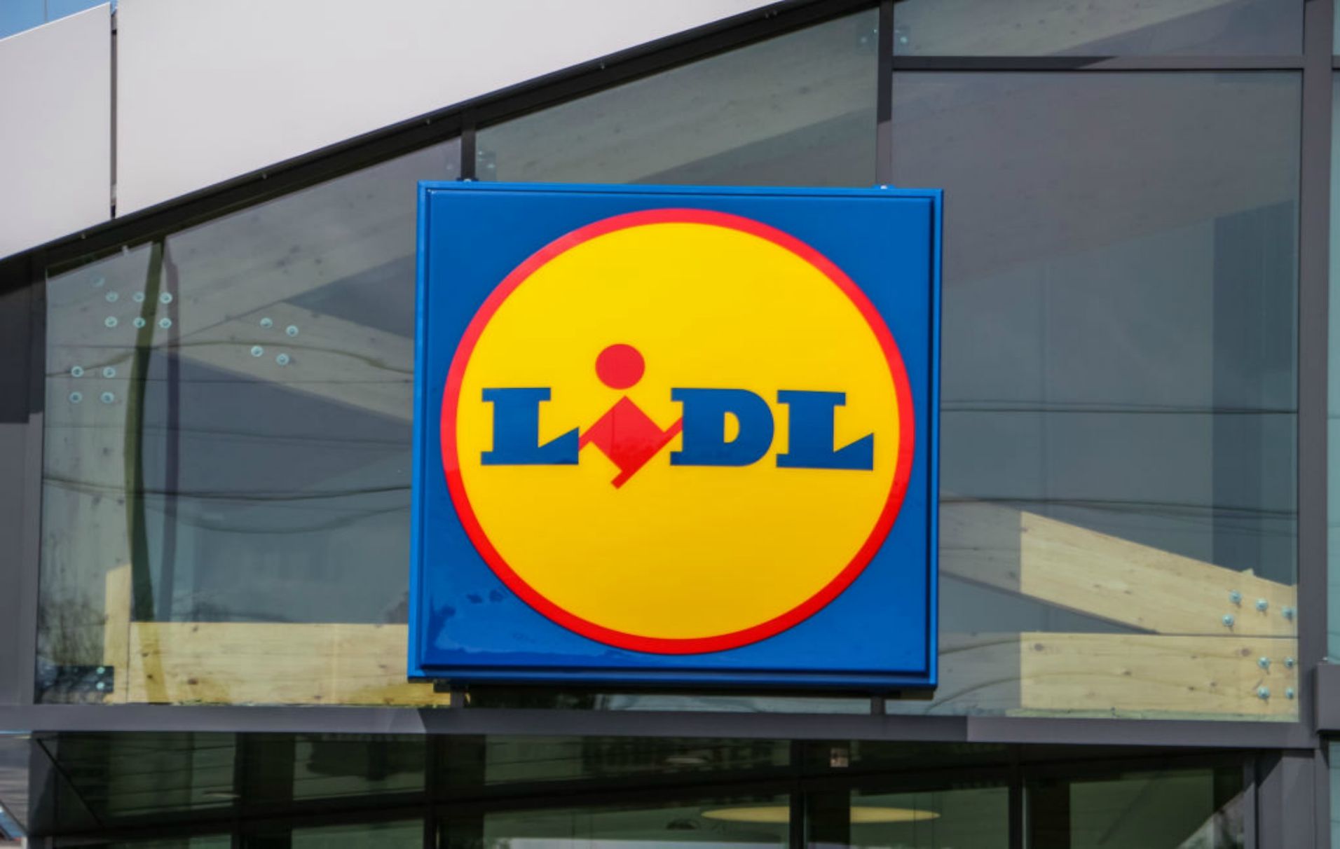Lidl's huge Tomahawk Steak is on sale TOMORROW | GoodtoKnow