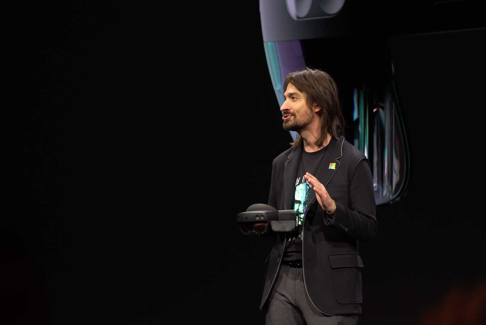 'Holoportation' is now a reality thanks to Microsoft Mesh, Azure, and ...