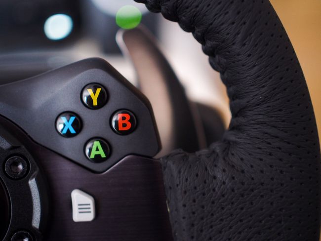 Logitech G920 vs. G29: Which Driving Force racing wheel is right for ...