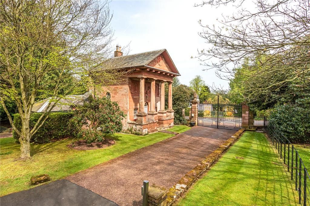 'One of Britain's greatest estates', complete with castle, river and ...