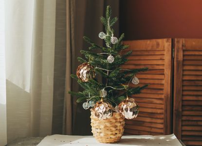 Renter-friendly Christmas decorating ideas | Real Homes