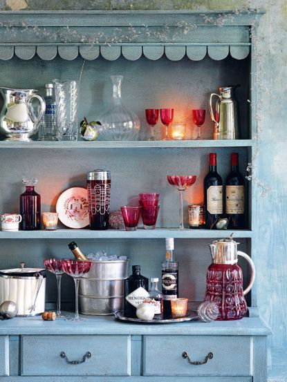 How to store glassware: 8 aesthetic and practical options | Homes and ...