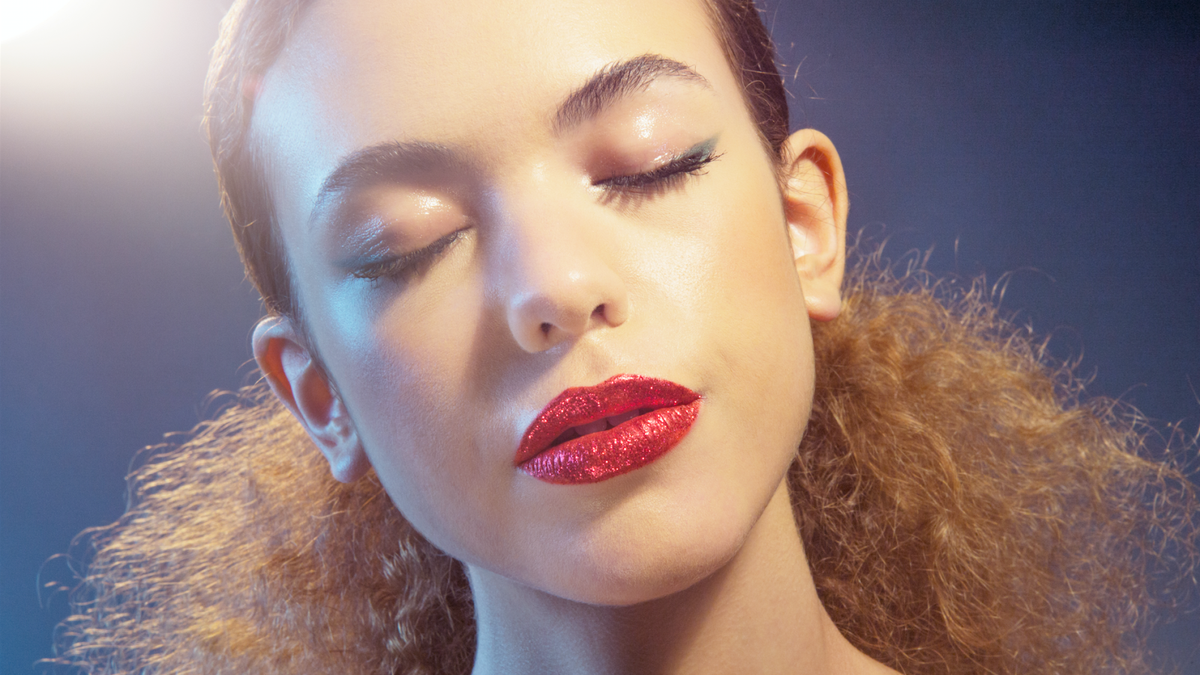 Best Trick for Fuller Lips - Big Lips Tip | Marie Claire