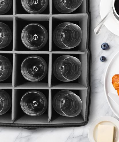 How to store glassware: 8 aesthetic and practical options | Homes and ...