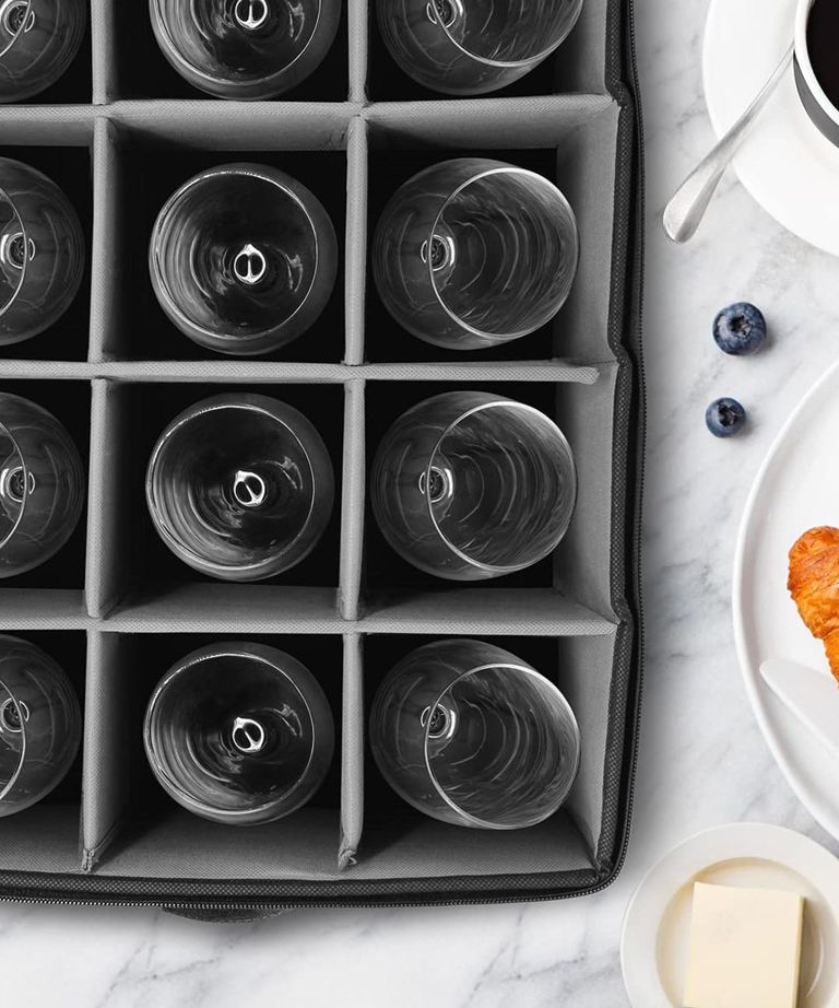 How to store glassware: 8 aesthetic and practical options | Homes and ...