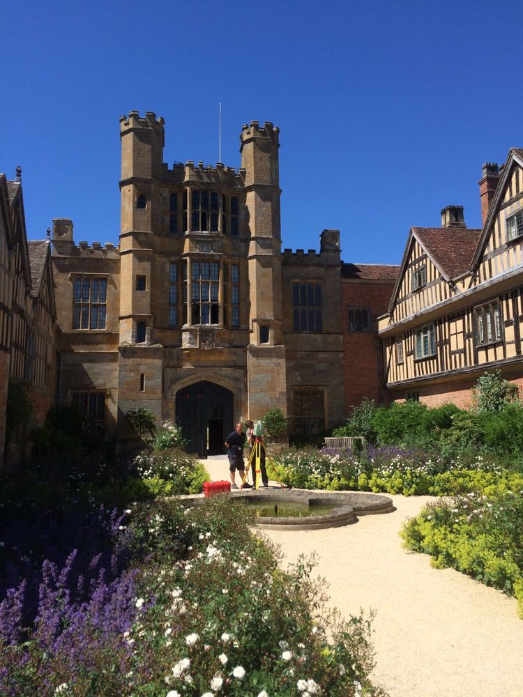 Photos: Secret 'Hole' to Hide Priests Revealed in Tudor Mansion | Live ...