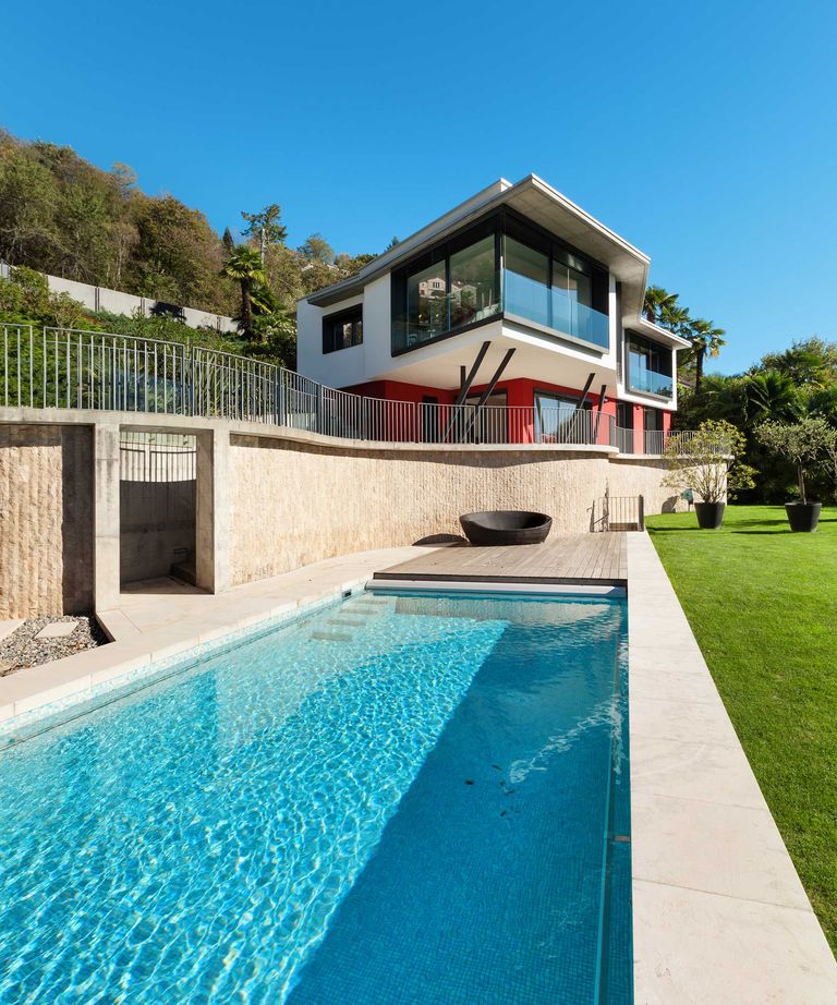 11 swimming pool shapes to consider | Gardeningetc