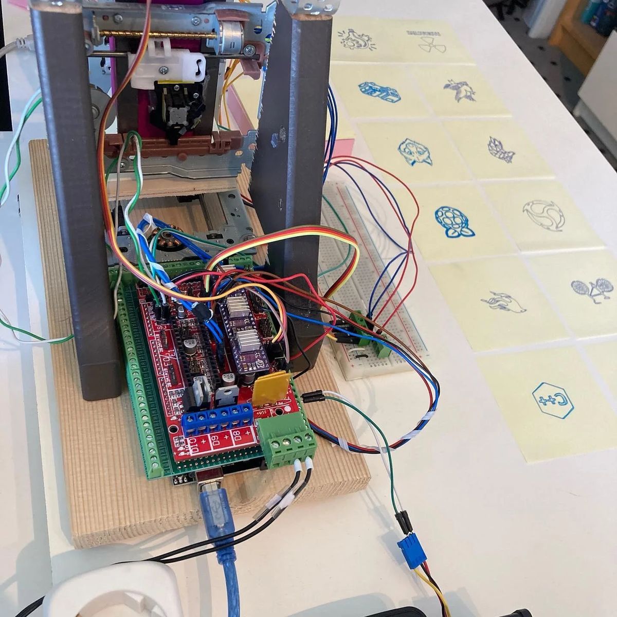Raspberry Pi Drives Tiny CNC Drawing Machine | Tom's Hardware