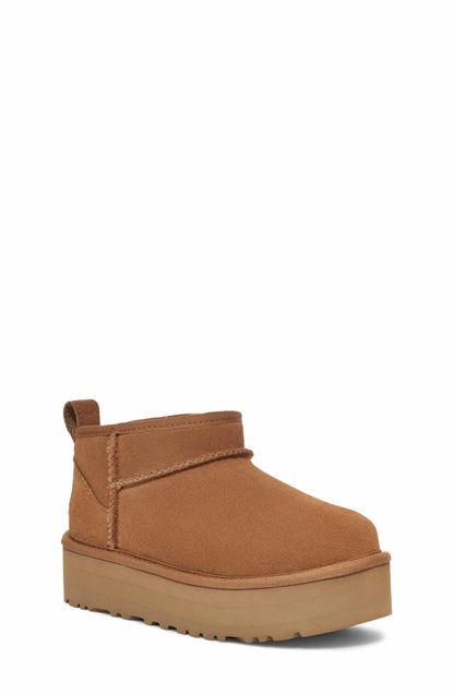Gigi Hadid Wore Brand-New Ugg Shoes With Rave Nordstrom Reviews | Who ...
