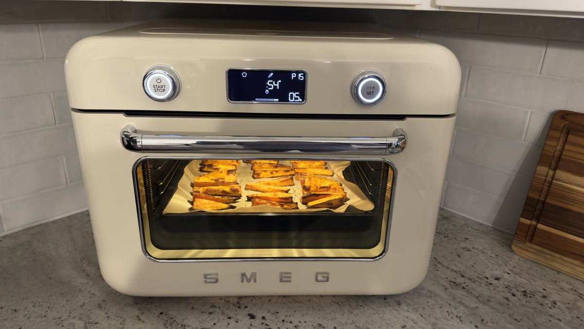 Smeg Combi Steam Oven review: a multi-functional countertop oven that ...