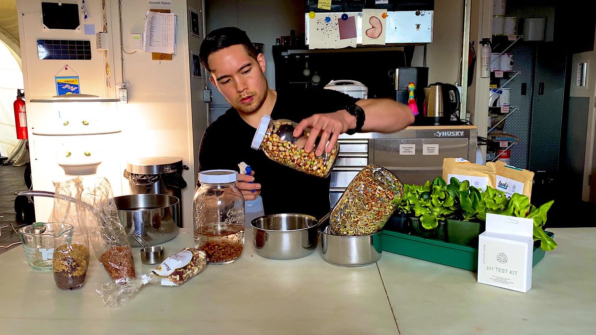 When the 'Mars' mission commander breaks new ground — Commander's ...