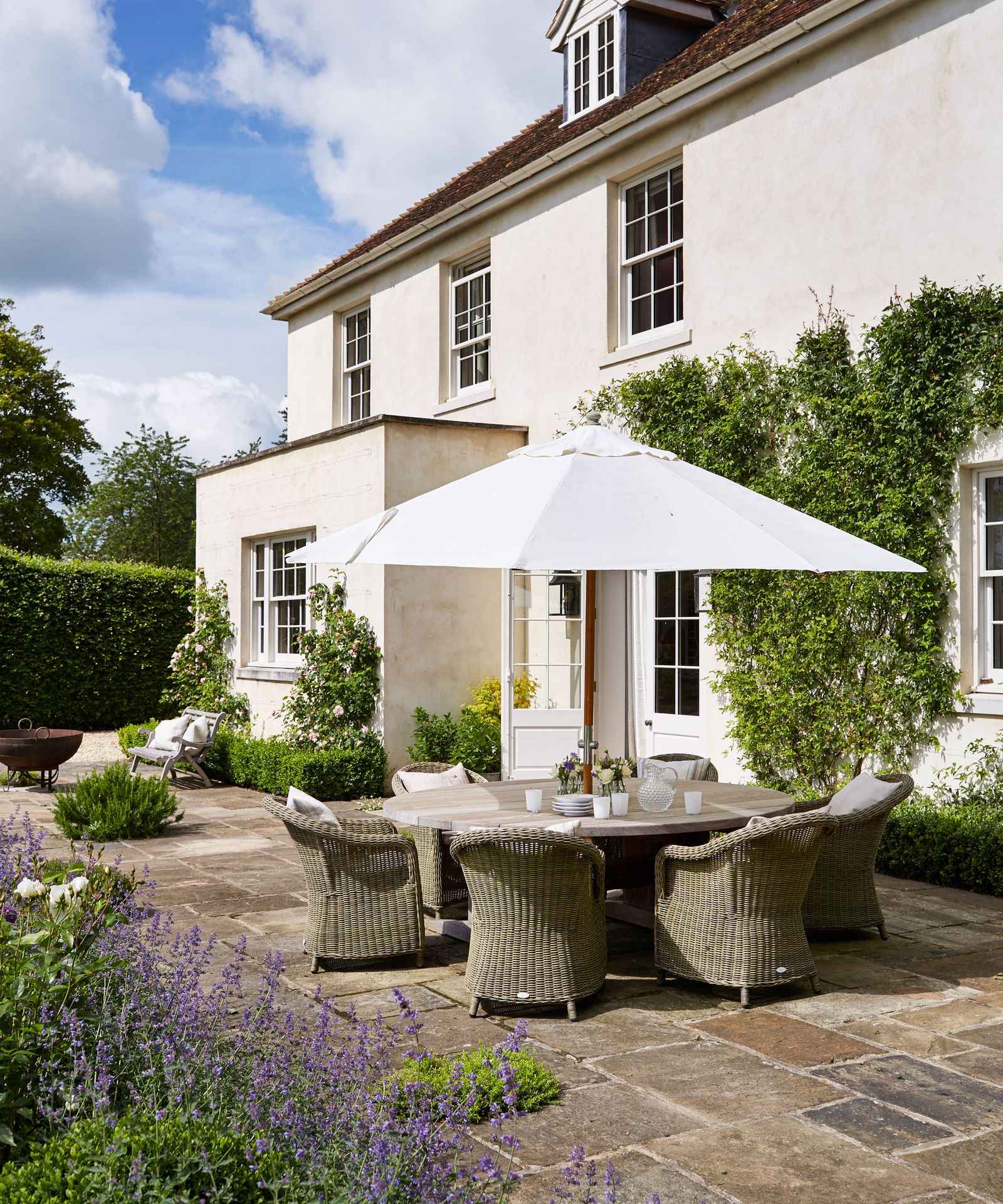 How to clean patio pavers without a pressure washer | Homes and Gardens