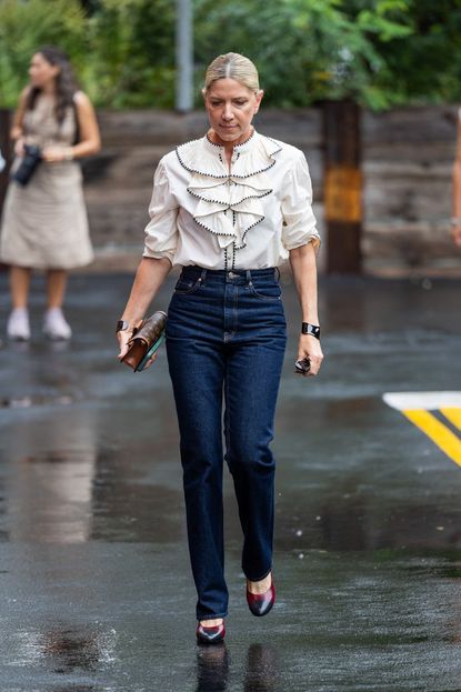 Street style: 32 fashion-forward ways to style straight leg jeans ...