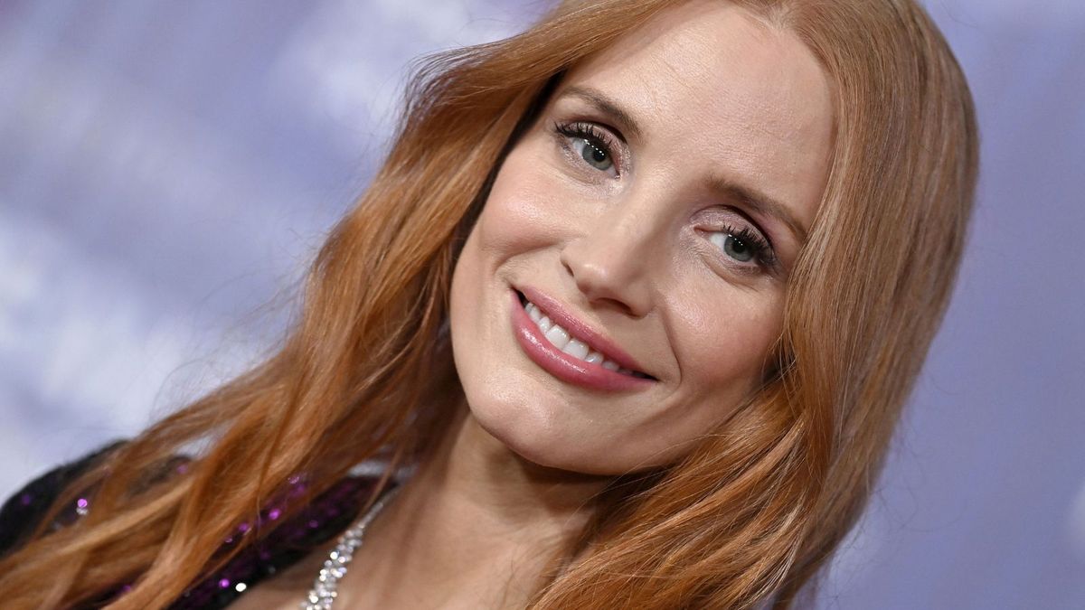 Jessica Chastain's kitchen makes clever use of overhead room | Homes ...