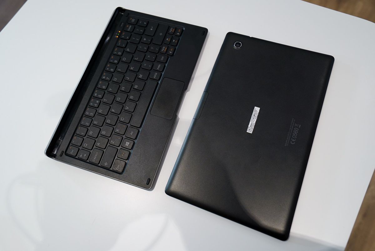 Hands-on with Alcatel Plus 10: Windows 10 and LTE on a 10.1-inch two-in ...