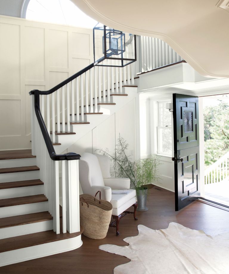 White hallway ideas: 10 ways with white in an entrance hall | Homes and ...