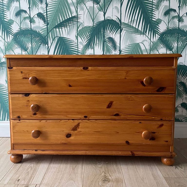 Chest of drawers is unrecognisable after colourful scalloped makeover ...