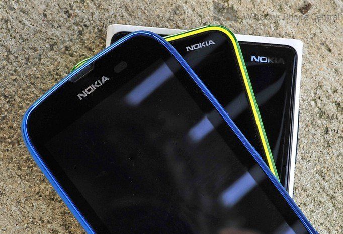 Nokia Lumia 520 and 720 Windows Phones evidently exist and are coming ...